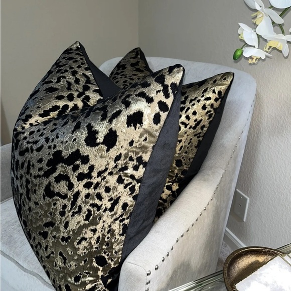 Caldeira Pillows | Accents | Nwt Caldeira Decorative Pillows Read ...